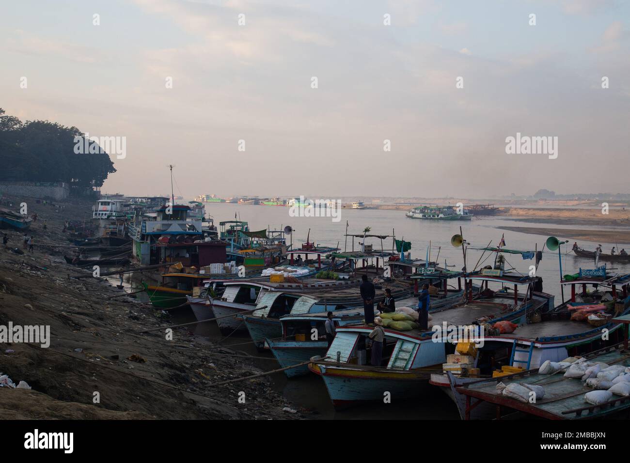Photographie du fleuve irrawaddy Banque de photographies et d’images à ...