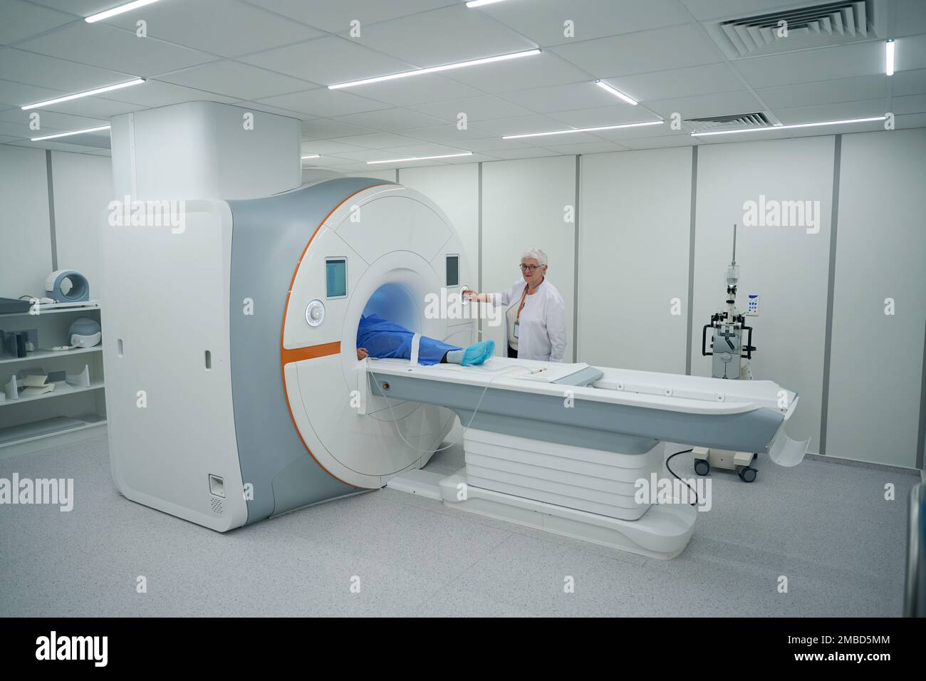 Diagnostic irm Banque de photographies et d’images à haute résolution ...