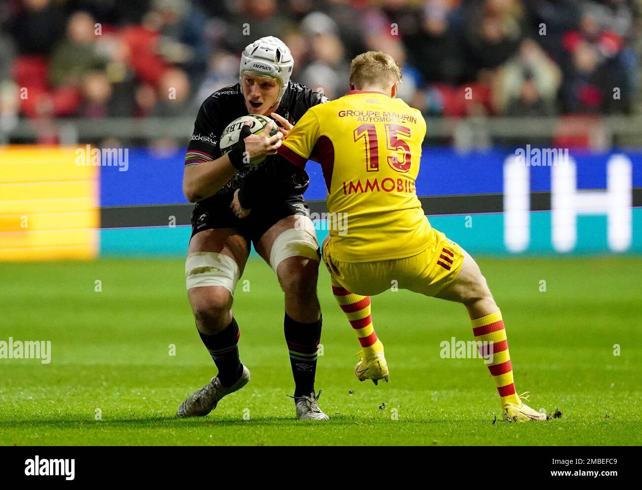 Le Fitz Harding de Bristol Bears est attaqué par Alistair Crossdale de ...