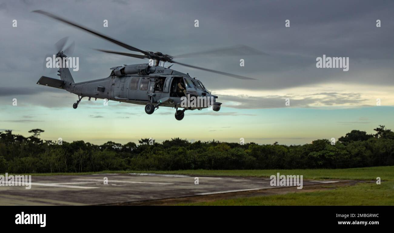 A ÉTATS-UNIS L'hélicoptère Seahawk de Sikorsky SH-60 de la Marine avec ...
