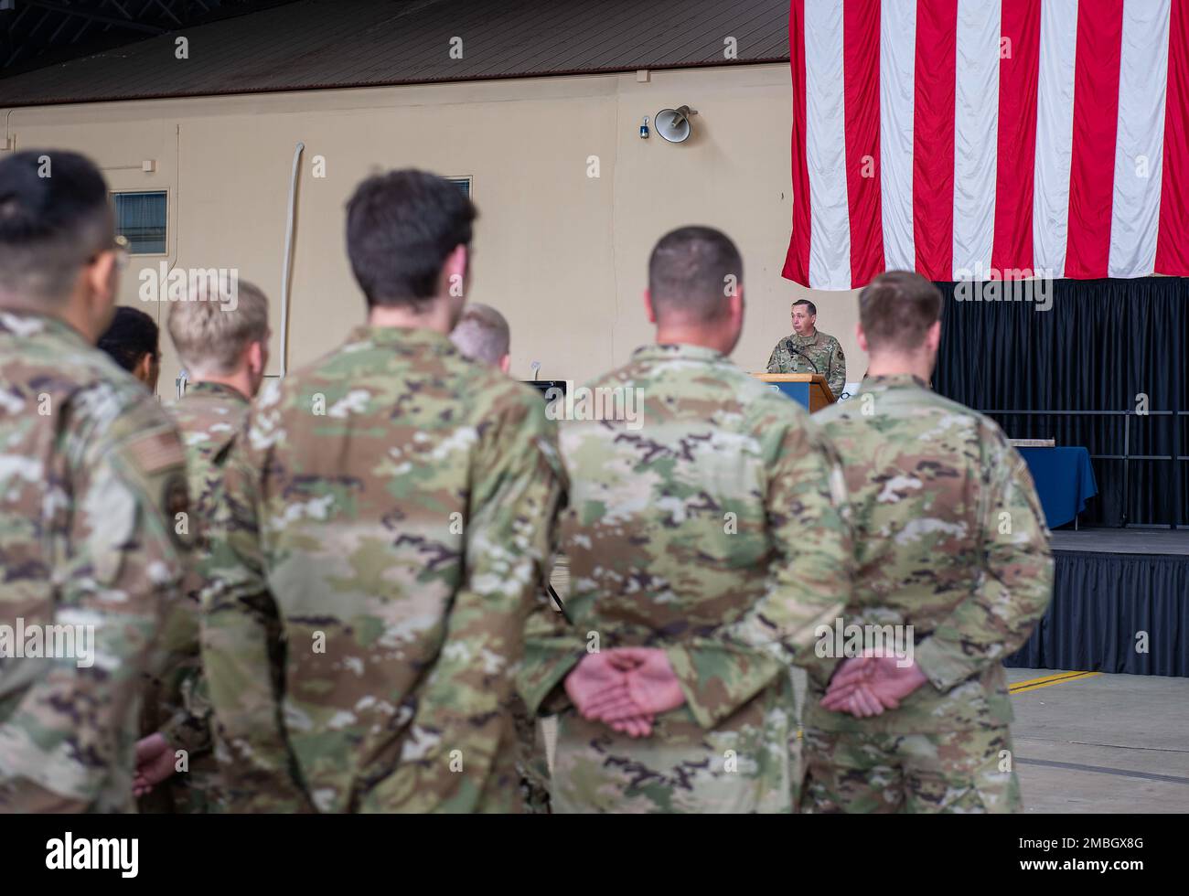 Le colonel Ryan Vetter, commandant entrant du Groupe de soutien de ...