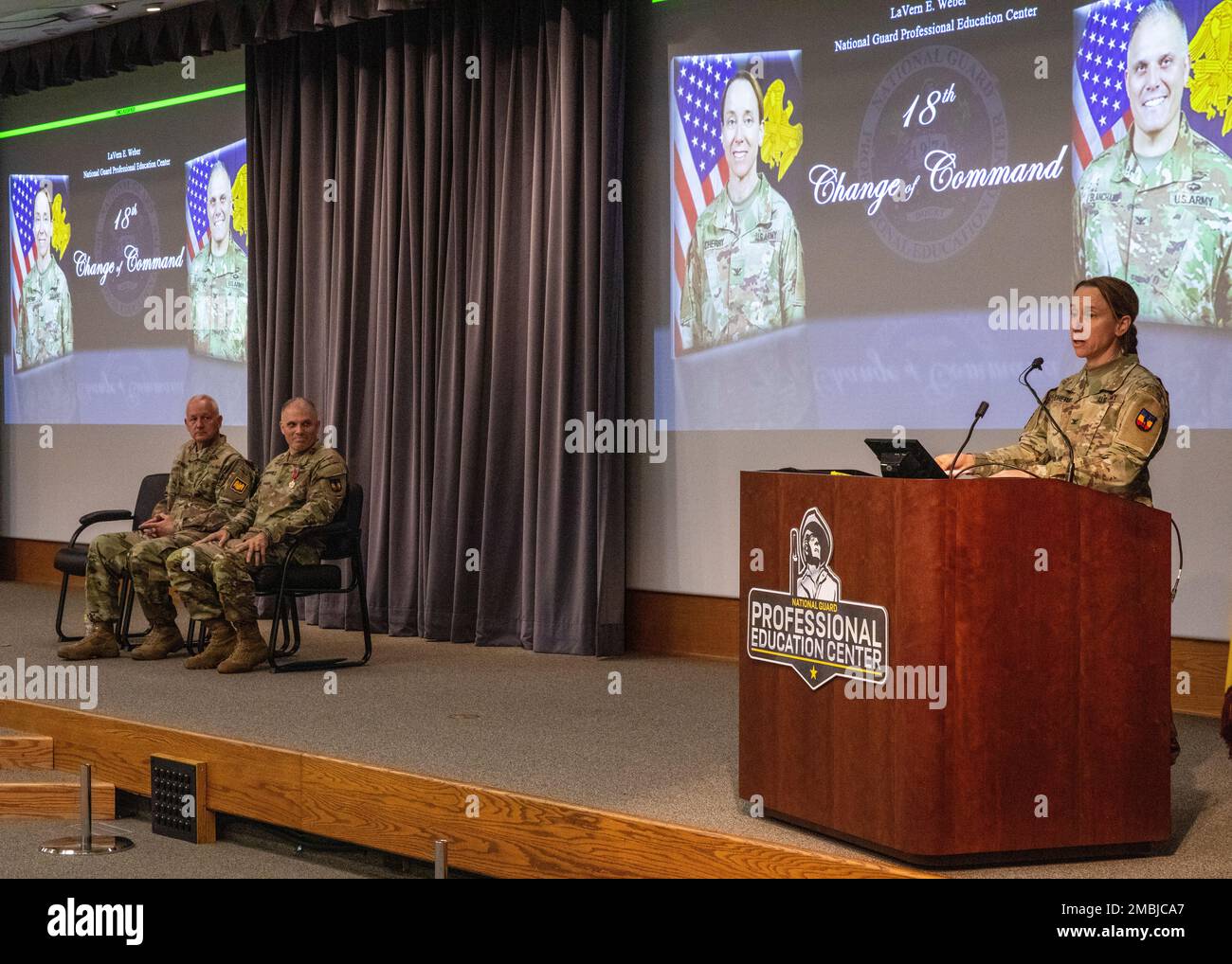 Le colonel Catherine L. Cherry, commandant du Centre d’éducation professionnelle de la Garde ...