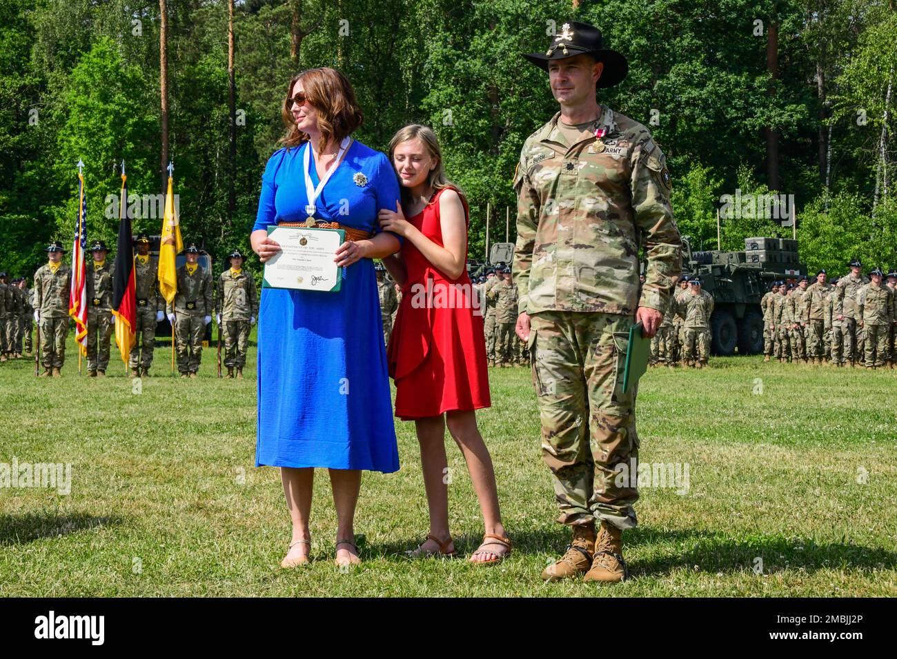 Le lieutenant-colonel Mark Bush et sa famille reçoivent des prix avant ...