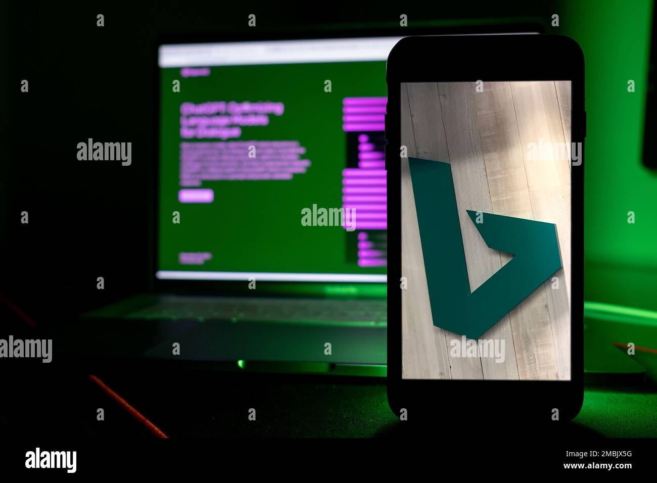 Açores, Portugal - 16.01.2023: Smartphone écran avec logo Bing, et en ... Açores, Portugal - 16.01.2023: Smartphone écran avec logo Bing, et en ...