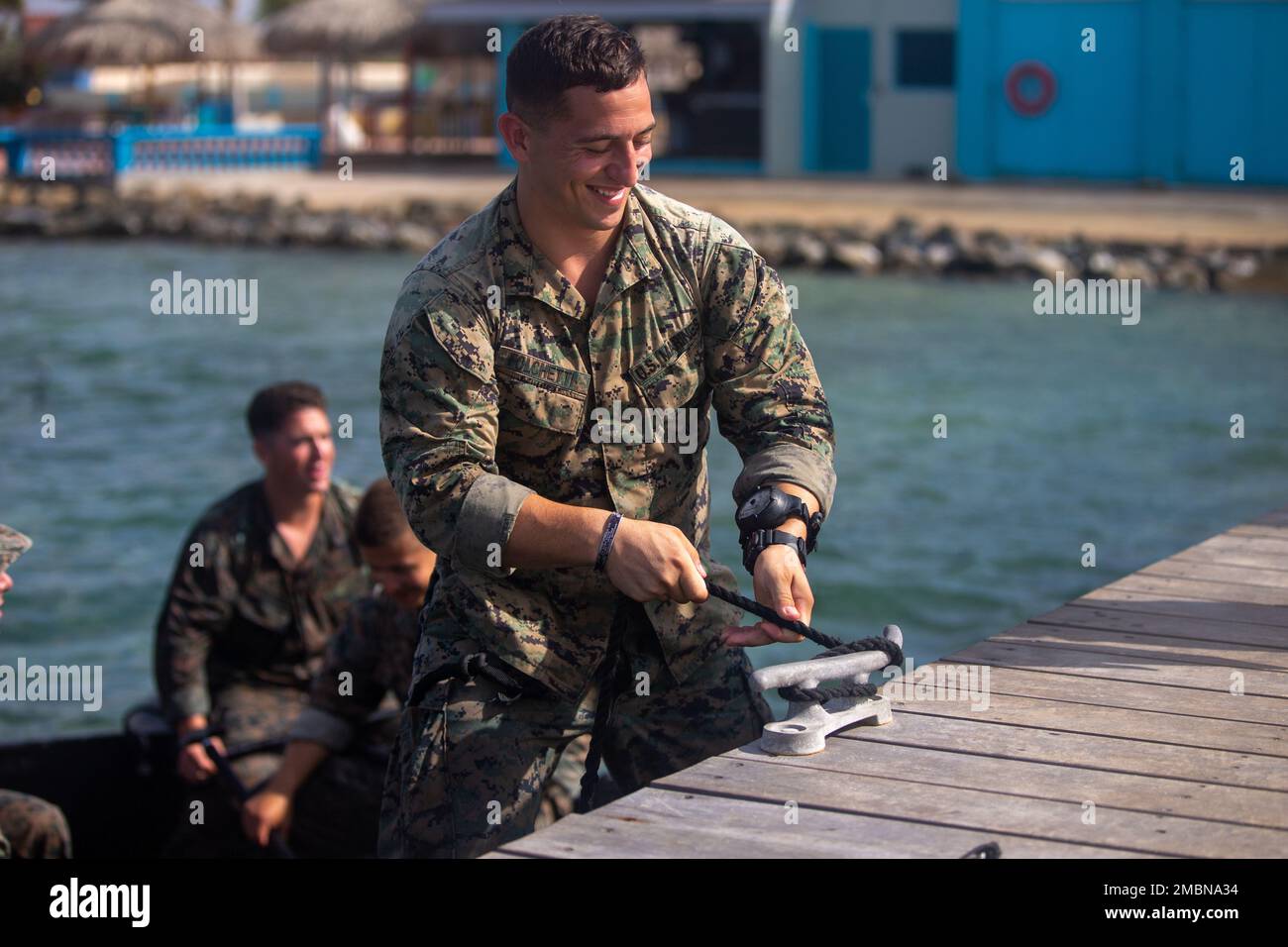 ÉTATS-UNIS Le Sgt Robert Folchetti, originaire de Cooperstown (New York), et une Marine de ...