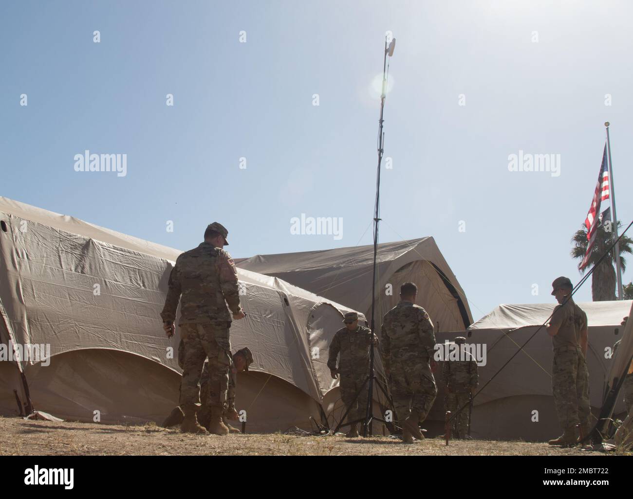 Les soldats du 79th Theatre Sustainment Command (TSC) ont installé des ...