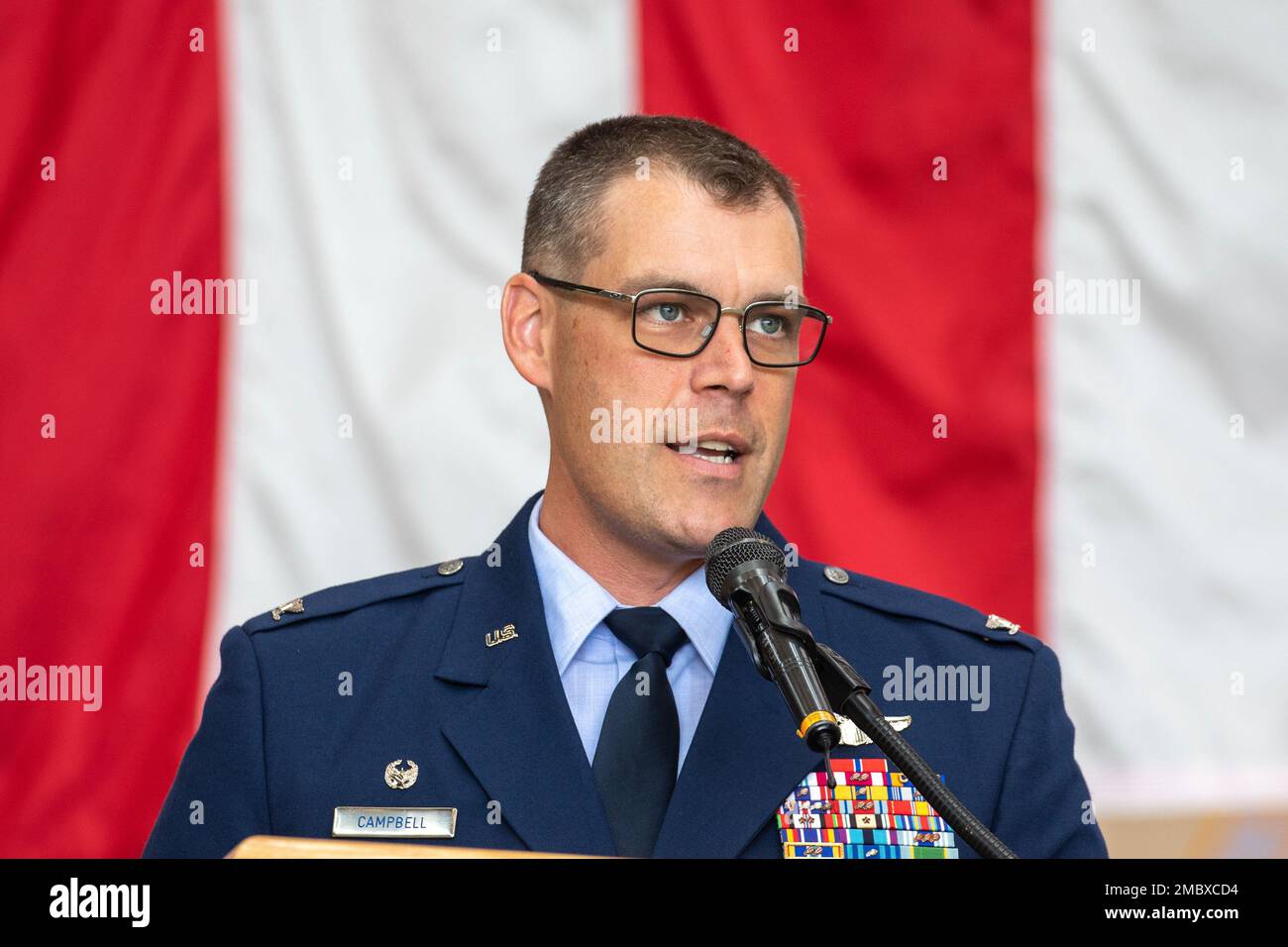 Le colonel Andrew Campbell, commandant de l'escadre du transport aérien ...
