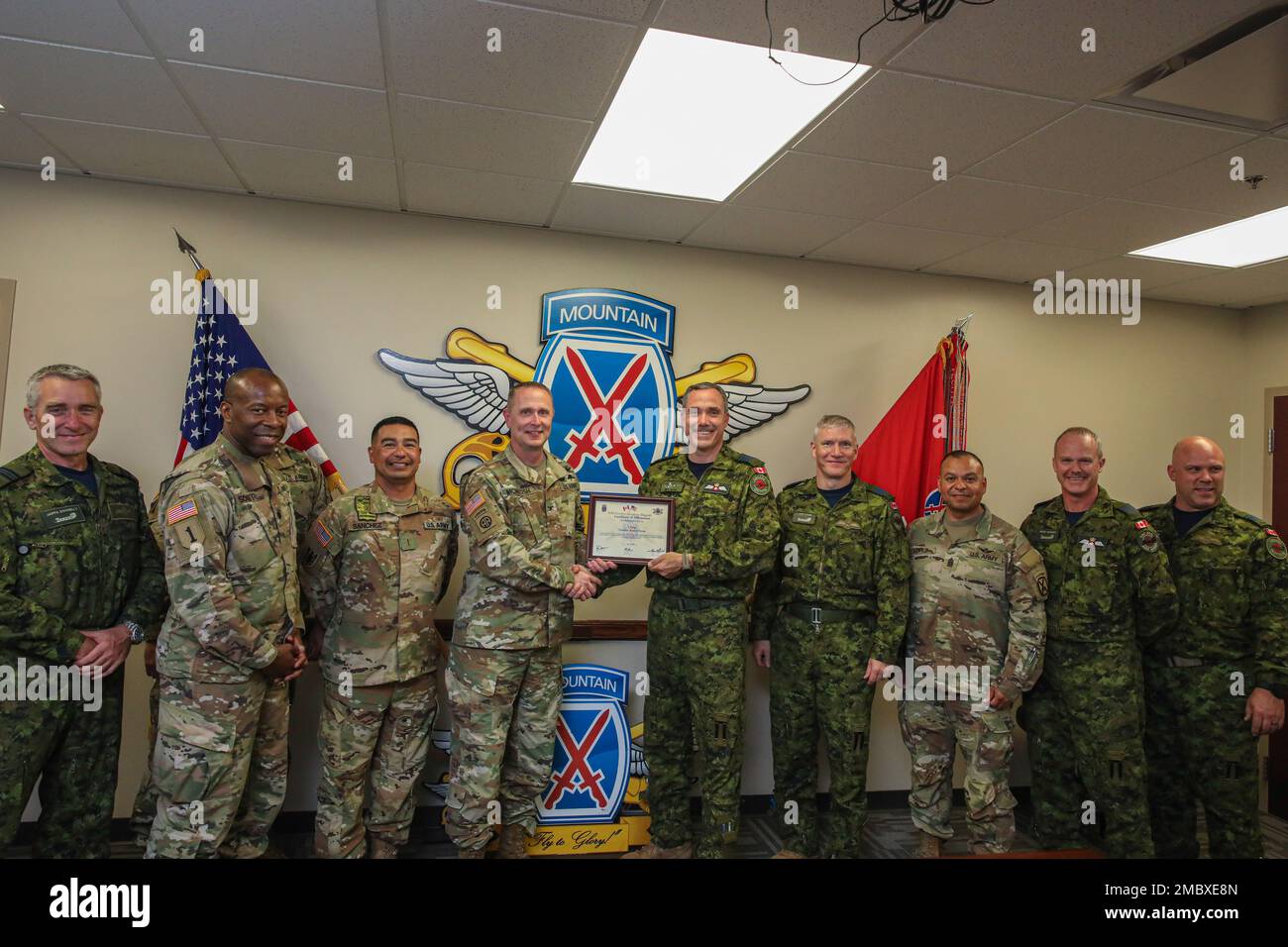ÉTATS-UNIS Le colonel Travis McIntosh de l'Armée de terre, commandant ...