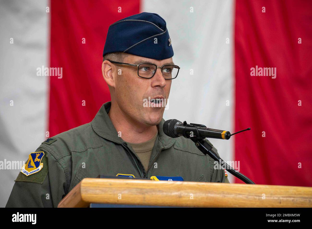 Le colonel Andrew Campbell, commandant sortant de l'escadre du ...