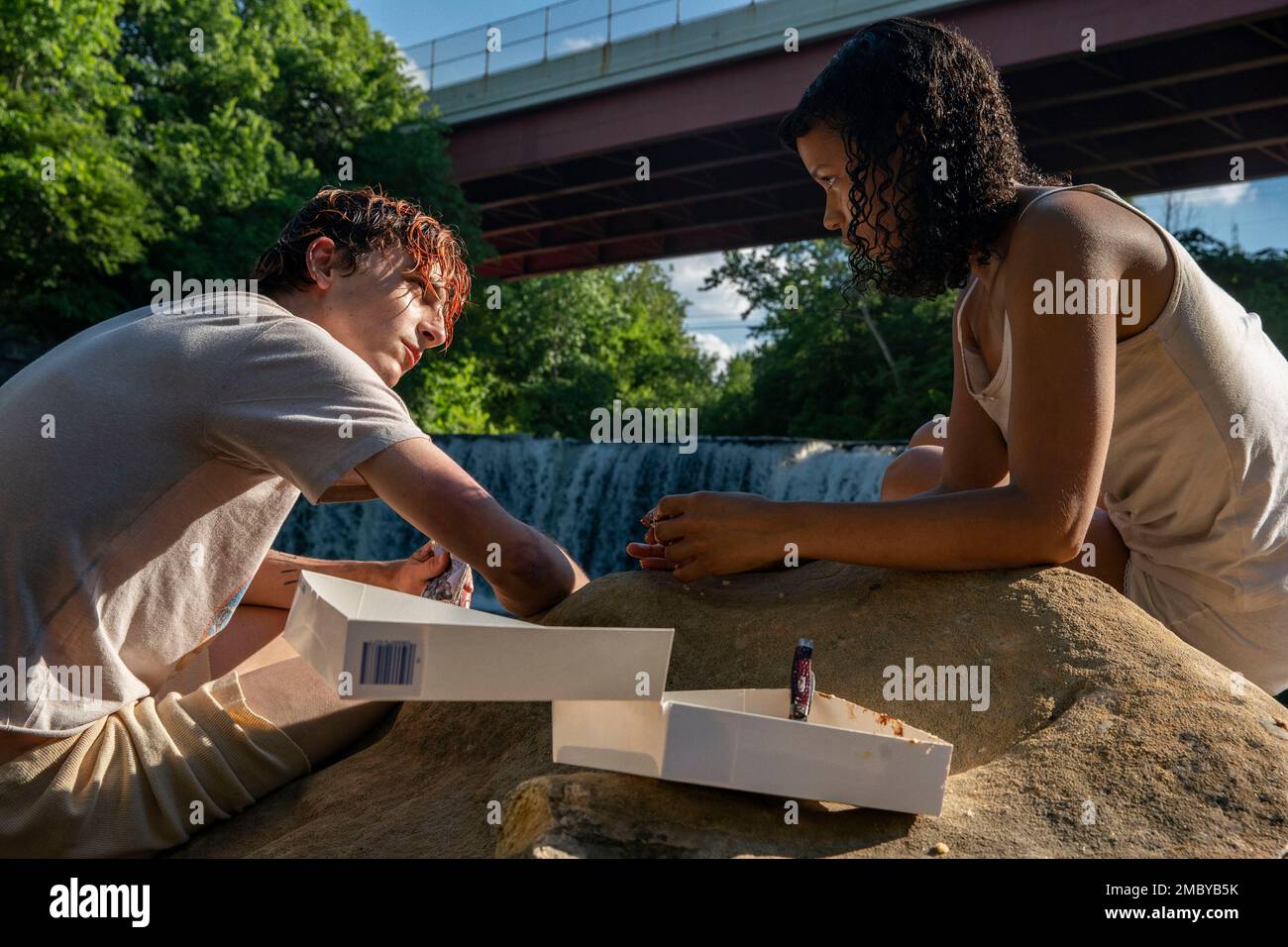 TIMOTHEE CHALAMET et TAYLOR RUSSELL in BONES AND ALL (2022), réalisé par LUCA GUADAGNINO. Credit ...