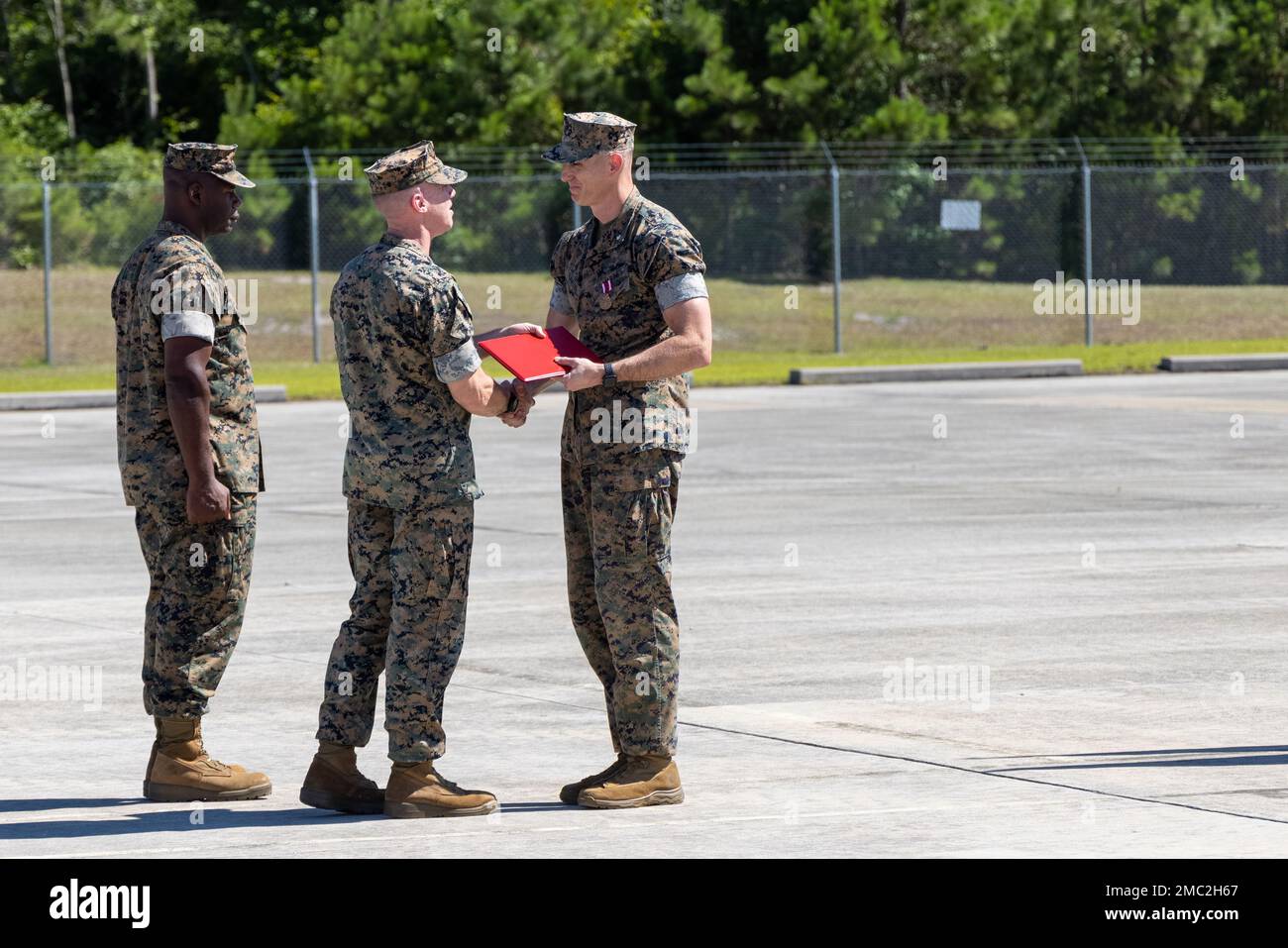 ÉTATS-UNIS Corps maritime Lt. Colonel Brian W. Schweers le commandant ...