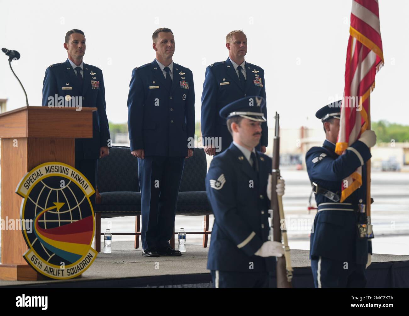 Le colonel Garrett Fisher, commandant du groupe des opérations 15th, le ...
