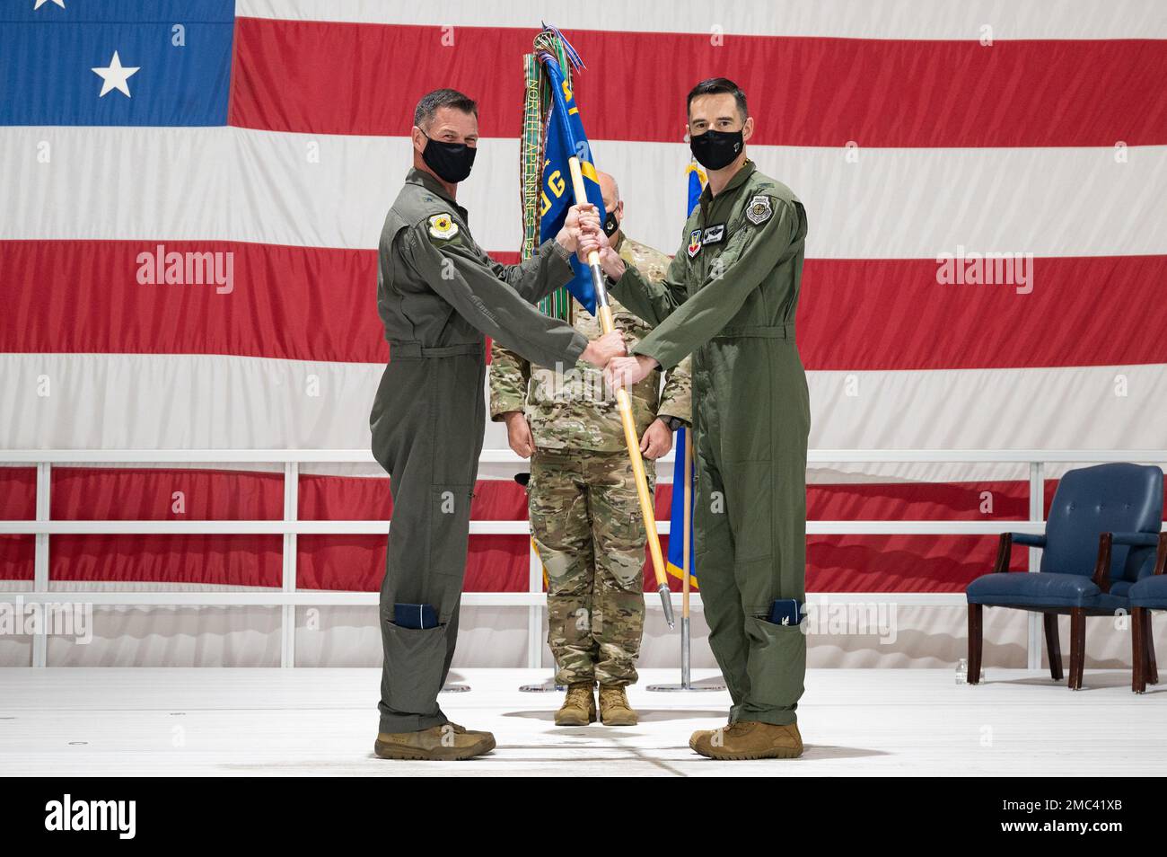 Brig. Le général Michael Drowley, commandant de l'escadre 57th, passe ...