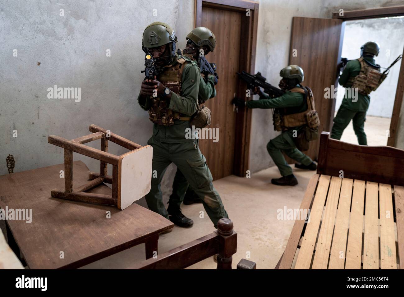 Ivorian special forces soldiers conduct an urban reconnaissance ...
