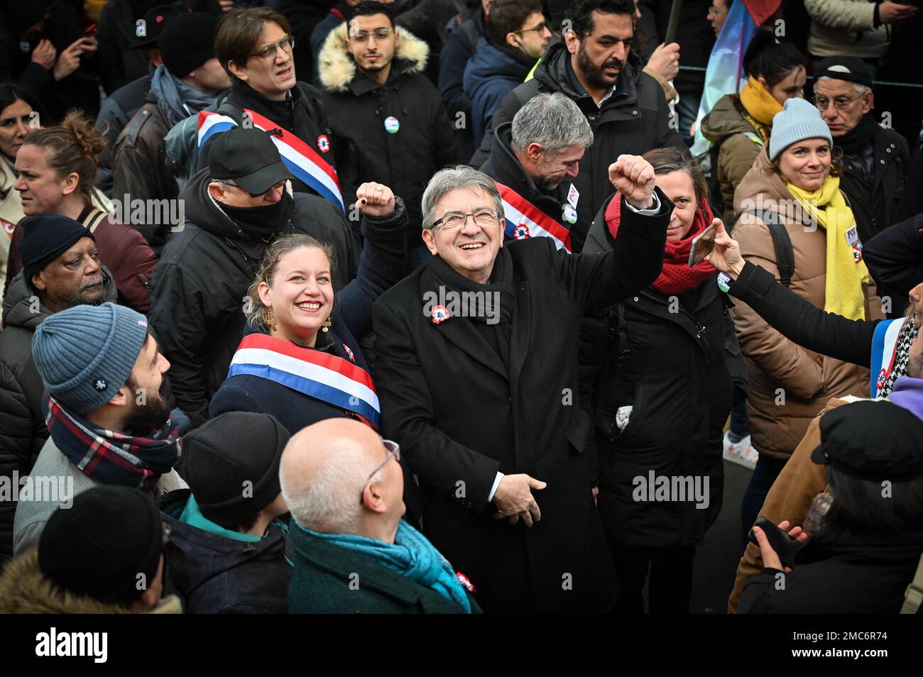 Des manifestants avec Jean-Luc Melenson du parti LFI (la France ...