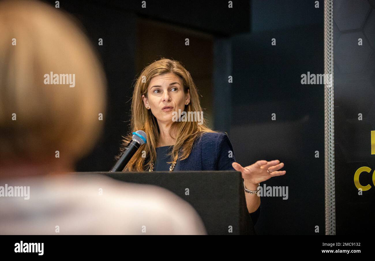 Mme Kate Kelley, chef du capital humain au Commandement de l'avenir de l'Armée de terre, déclare ...