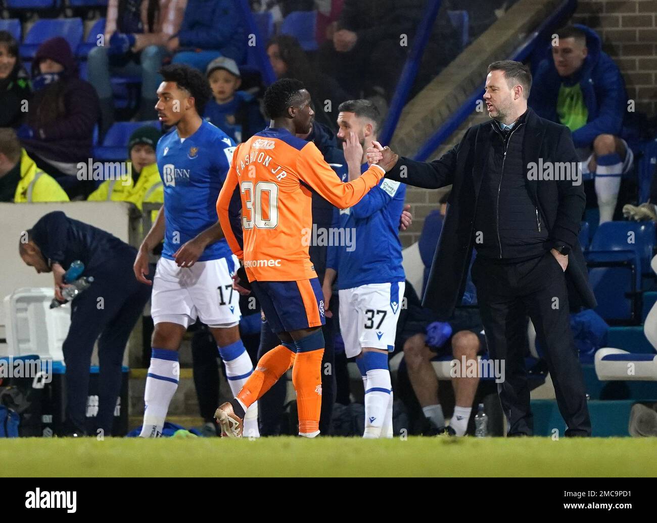 La mode Sakala des Rangers accueille Michael Beale, le directeur de la ...