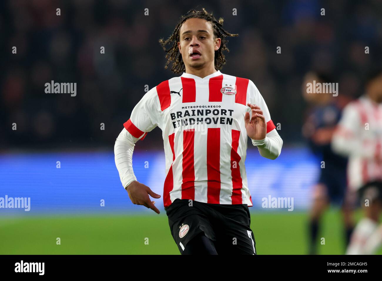 EINDHOVEN, PAYS-BAS - JANVIER 21 : Xavi Simons de PSV pendant le match ...