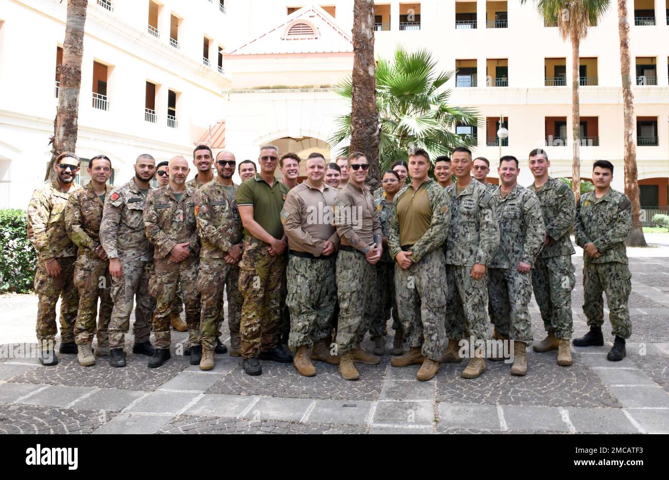 Naval support activity naples Banque de photographies et d’images à ...