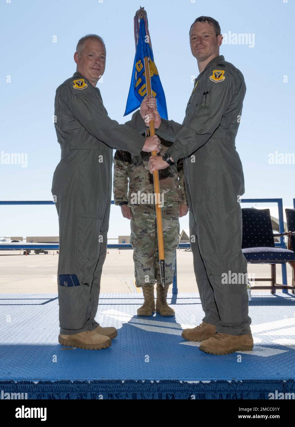 ÉTATS-UNIS Geoffrey Steeves, colonel de la Force aérienne, prend le ...
