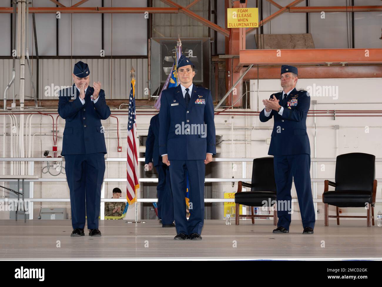 Le lieutenant-colonel Daniel Chisolm est félicité après avoir pris le ...