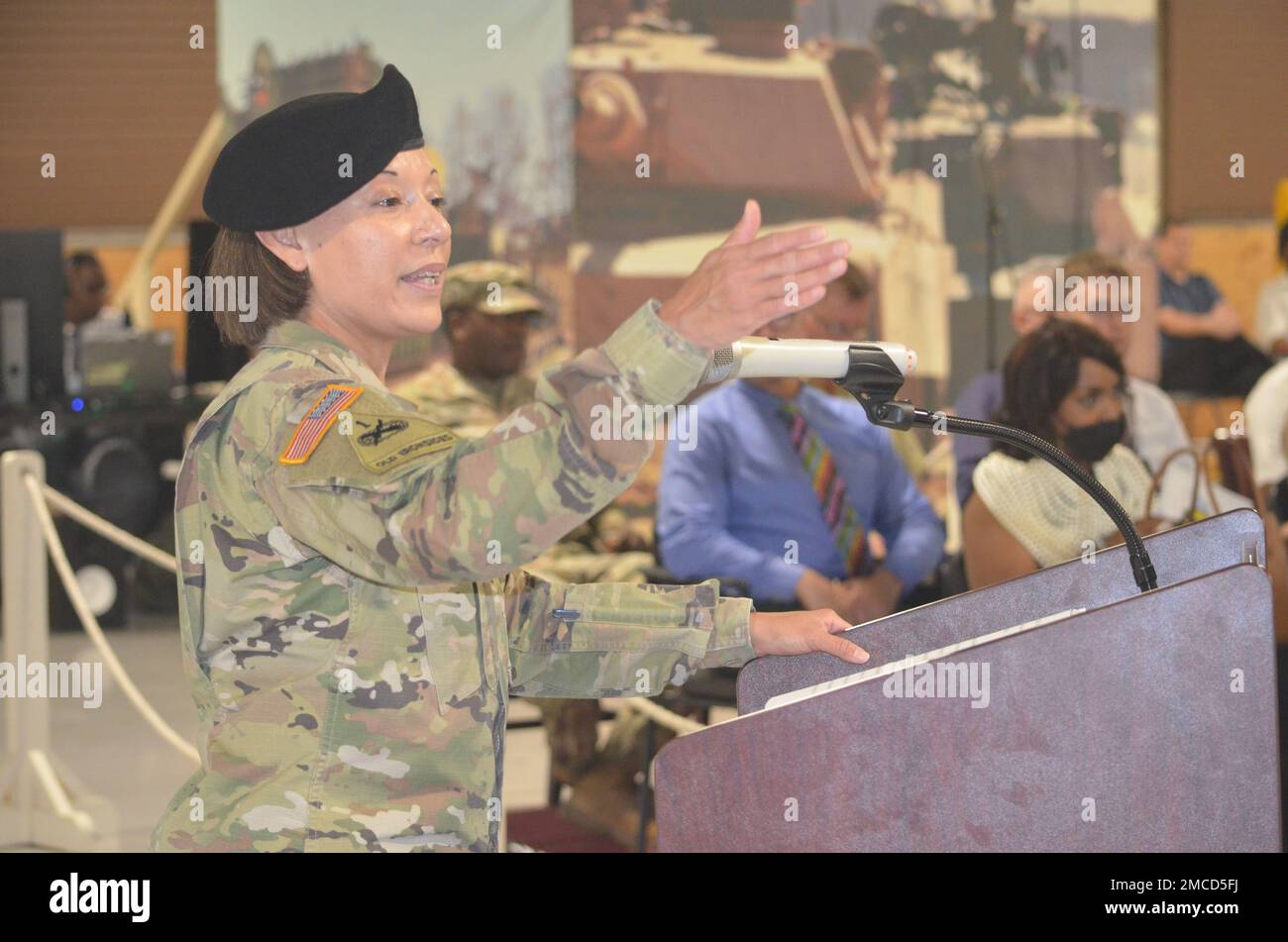 Le colonel Lisa Rennard, commandant de la 403rd Brigade de soutien sur ...