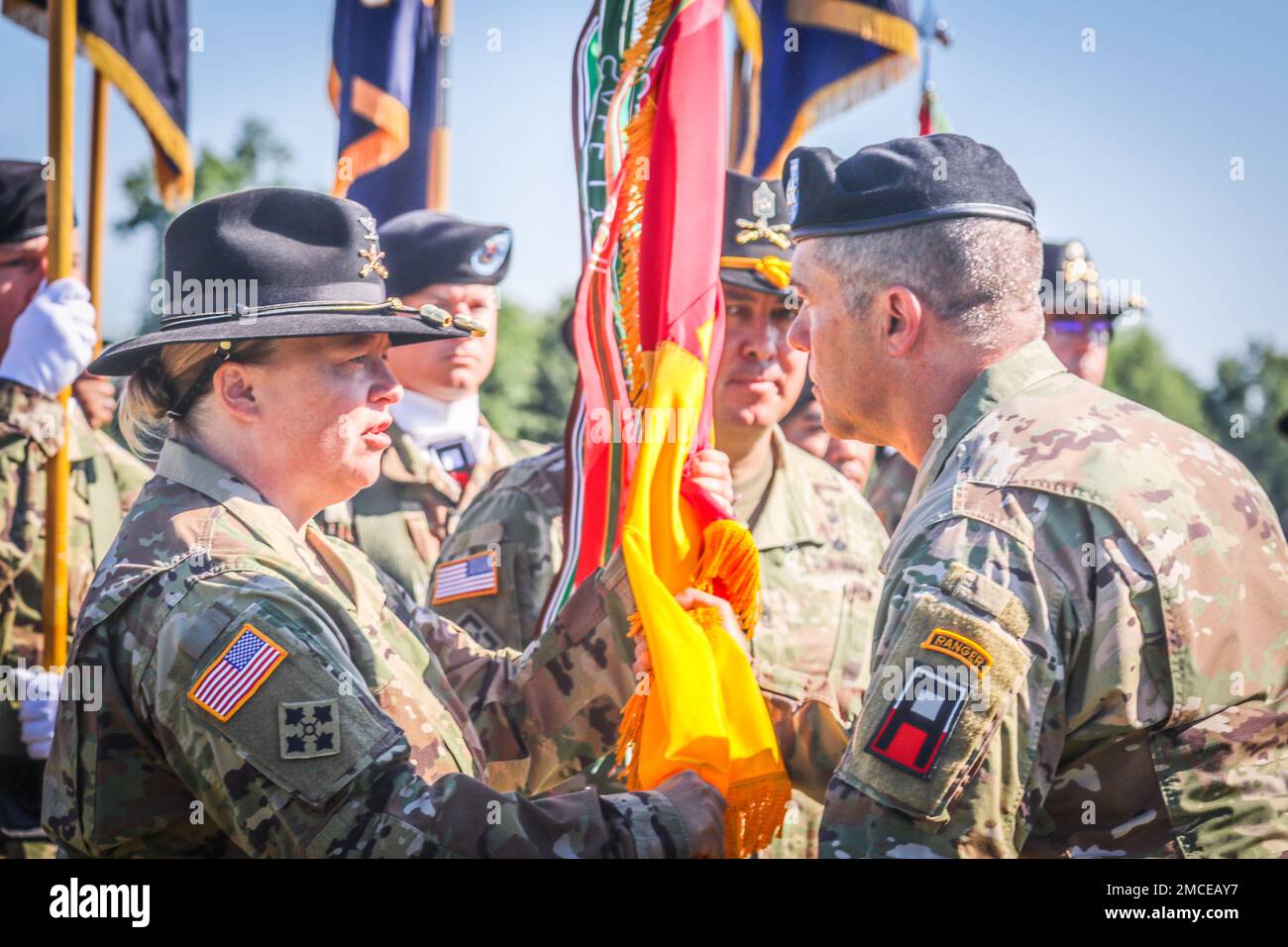 Le général de division Mark Landes, commandant général de la première ...