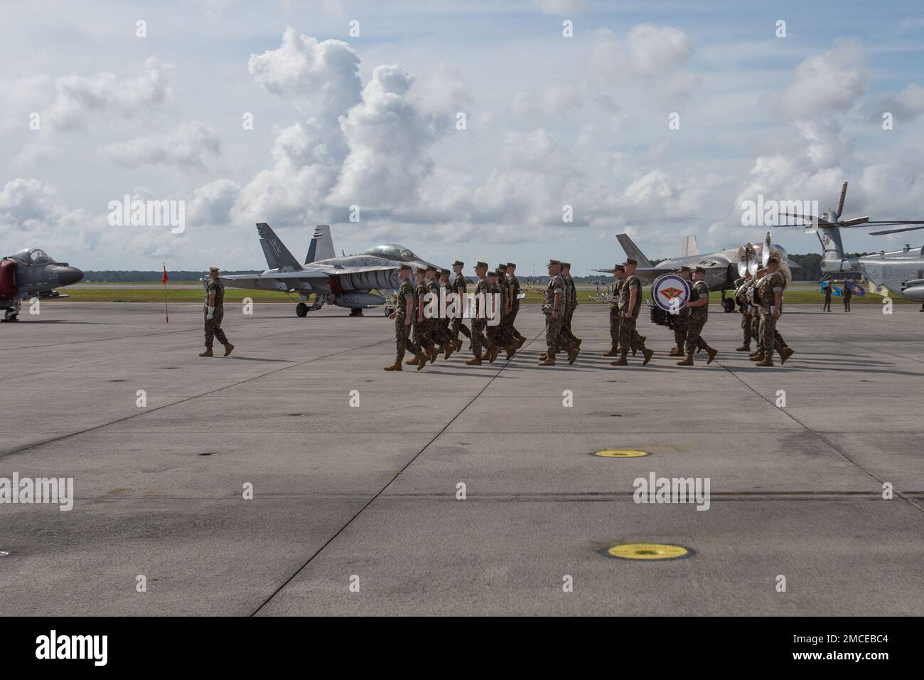 ÉTATS-UNIS Marines avec 2nd Marine Aircraft Wing (MAW) mars en ...