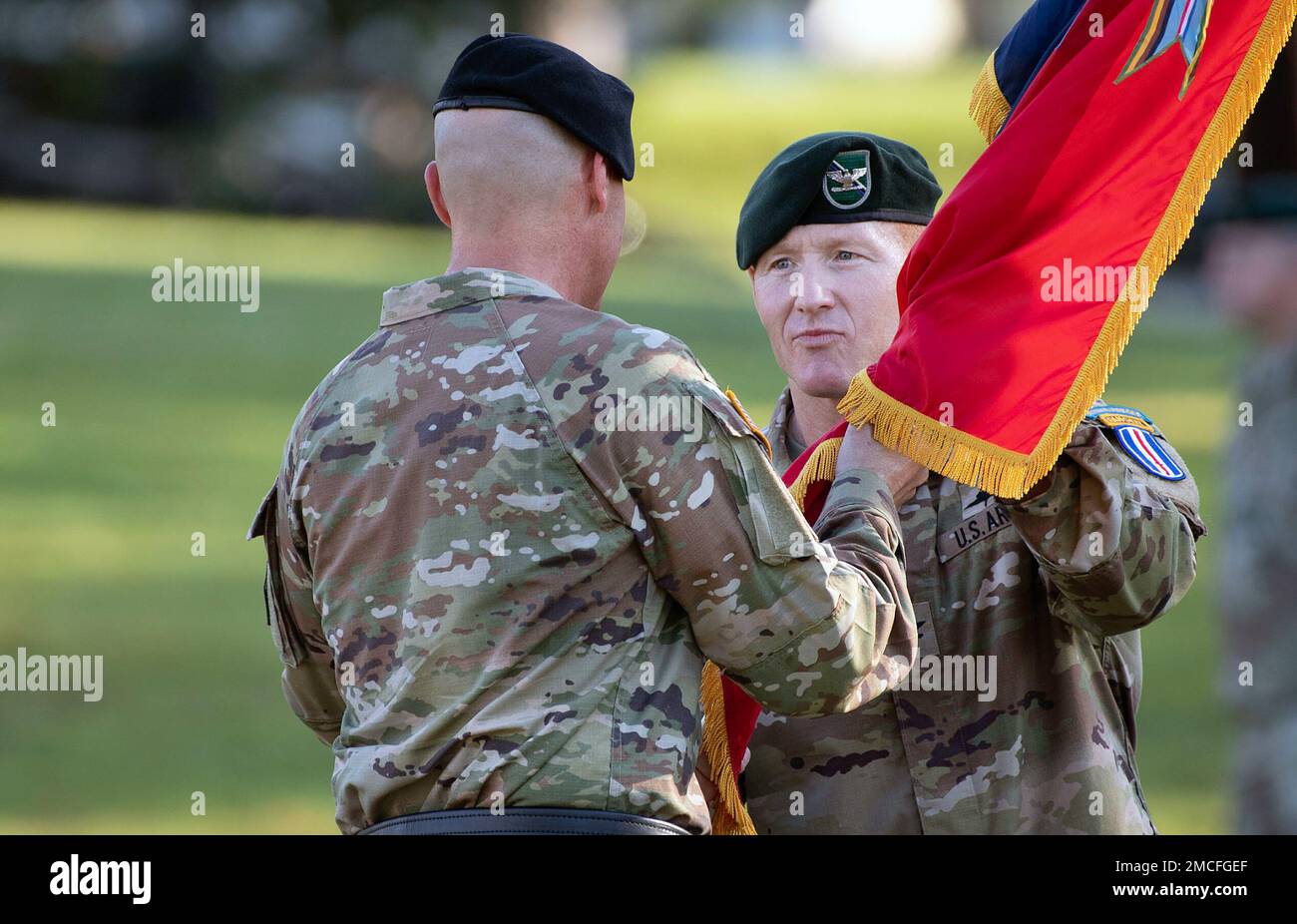 Le colonel Scott C. White, commandant de la Brigade d'infanterie 193rd ...