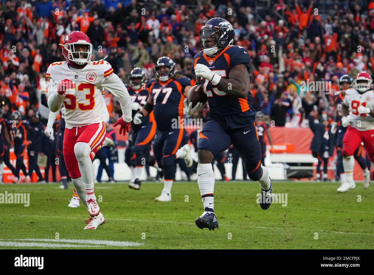 Denver Broncos running back Melvin Gordon (25) runs for a touchdown ...