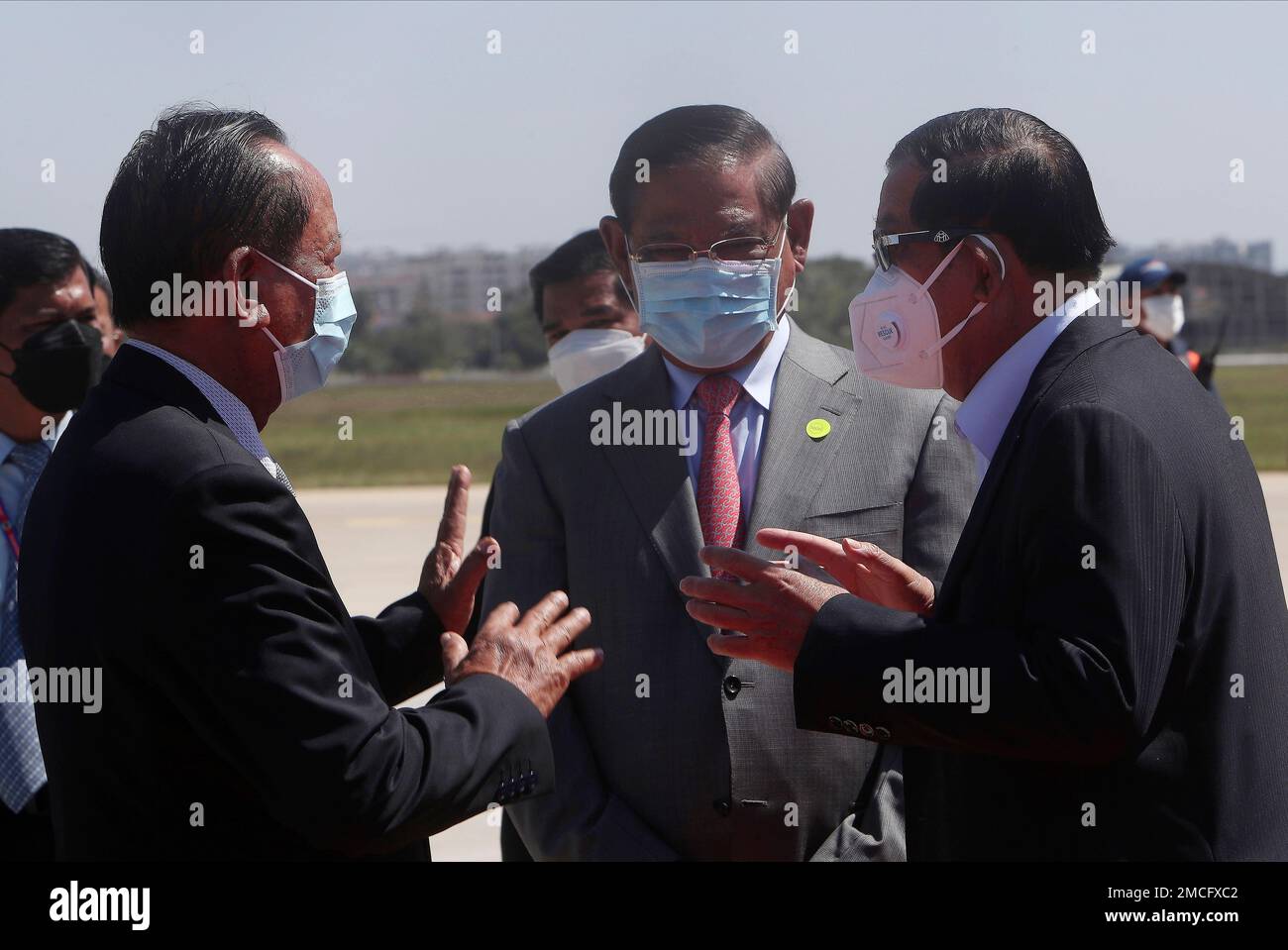 CORRECTS TITLE OF MINISTERS - Cambodian Prime Minister Hun Sen, right ...