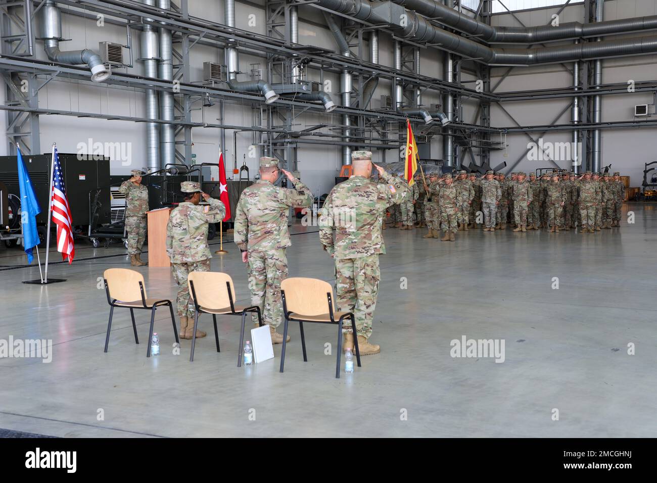 Le colonel Young du Groupe de soutien régional (RSG) de 120th, la Garde ...