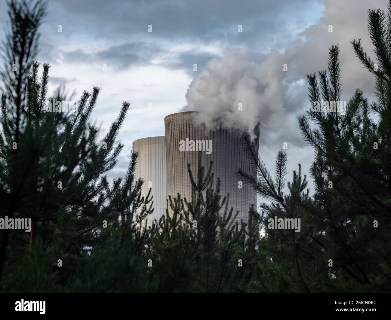Pollution de l'air émise par une centrale au lignite dans la nature ...
