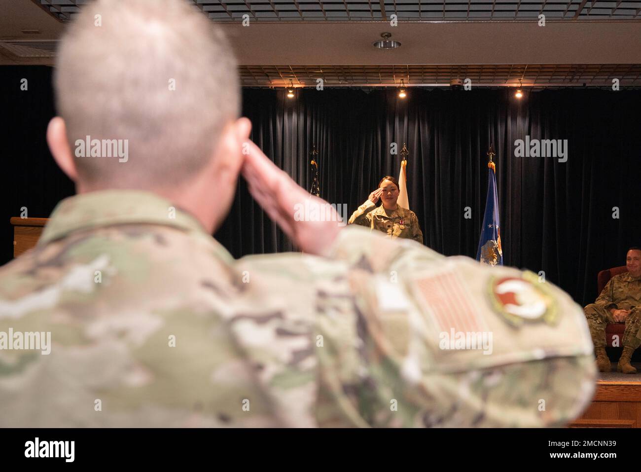 Le lieutenant-colonel Jennifer Malatesta, commandant sortant de l ...