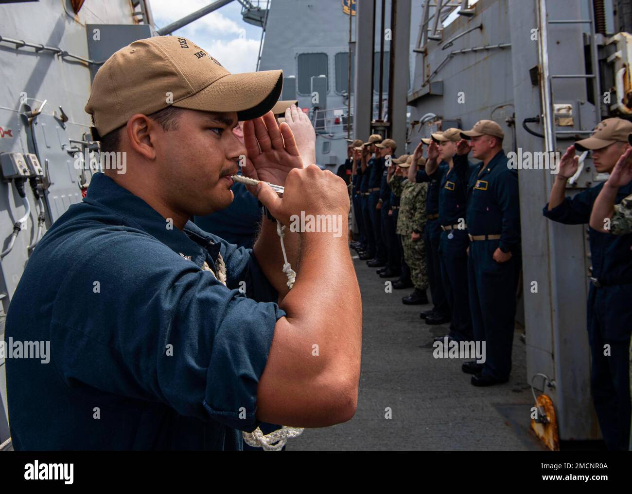 PEARL HARBOR (6 juillet 2022) le Sandoval 2nd Rigoberto de Boatswain, à ...