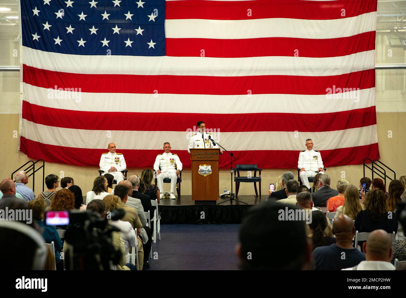 STATION NAVALE MAYPORT, FLORIDE (8 juillet 2022) le capitaine Brian ...