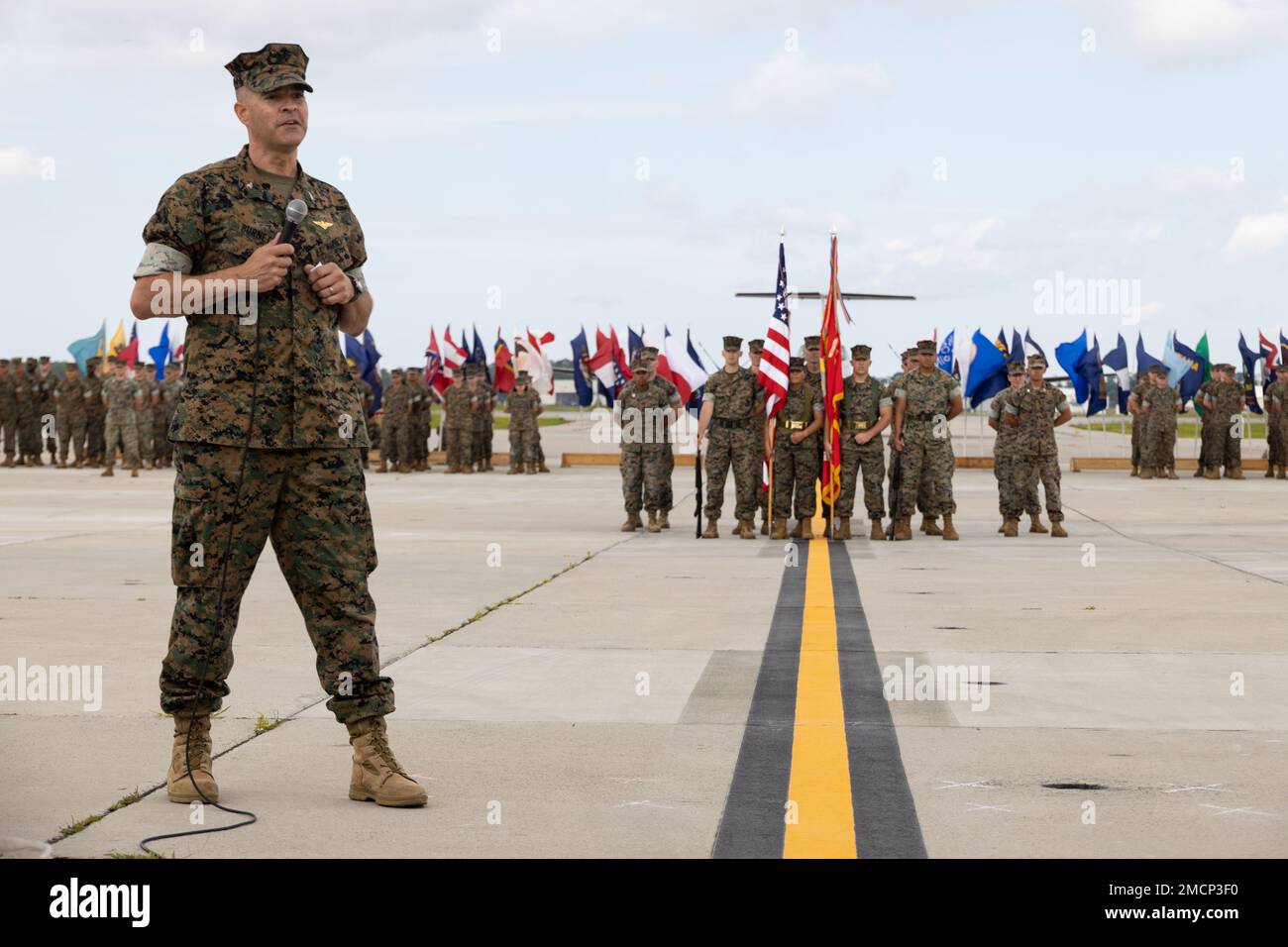 ÉTATS-UNIS Le colonel Garth W. Burnett, commandant entrant de la Marine ...