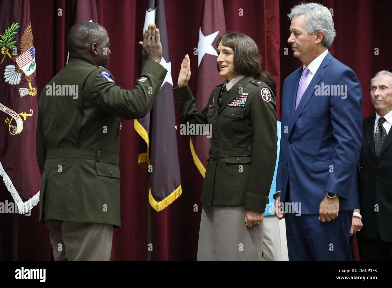 FORT SAM HOUSTON, TX -- le colonel Deydre S. Teyhen a été promu ...