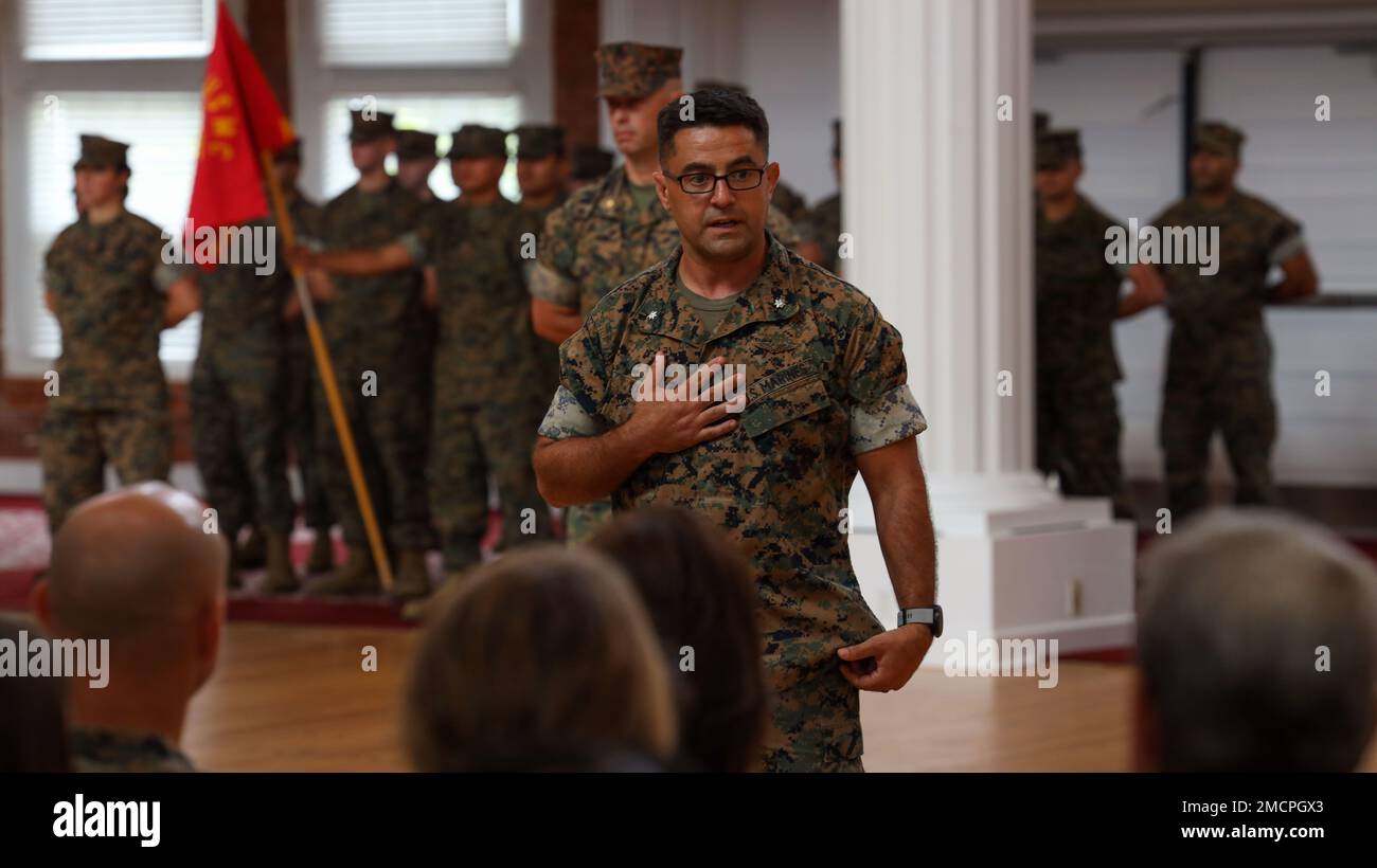 Le lieutenant-colonel Nathan P. Bastar cède le commandement du quartier ...