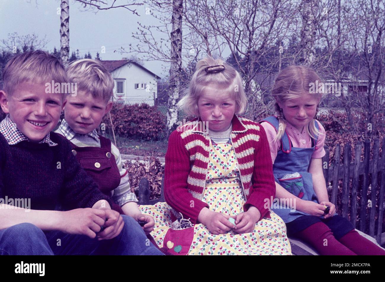 Vêtements enfant années 1960 Banque de photographies et d’images à ...