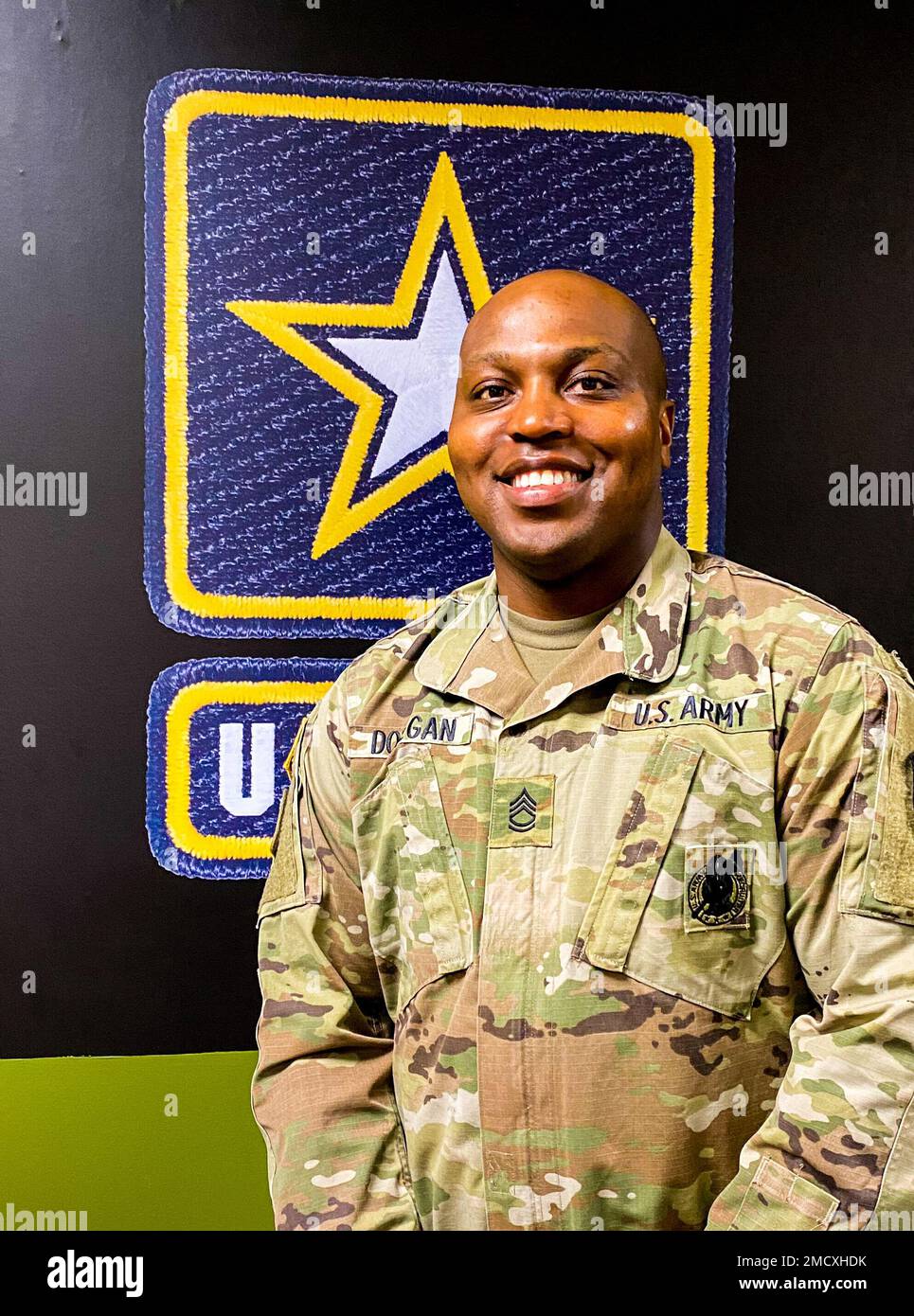 Sgt. 1st classe Dwayne Donegan, recruteur à Lawton, Oklahoma, affirme ...