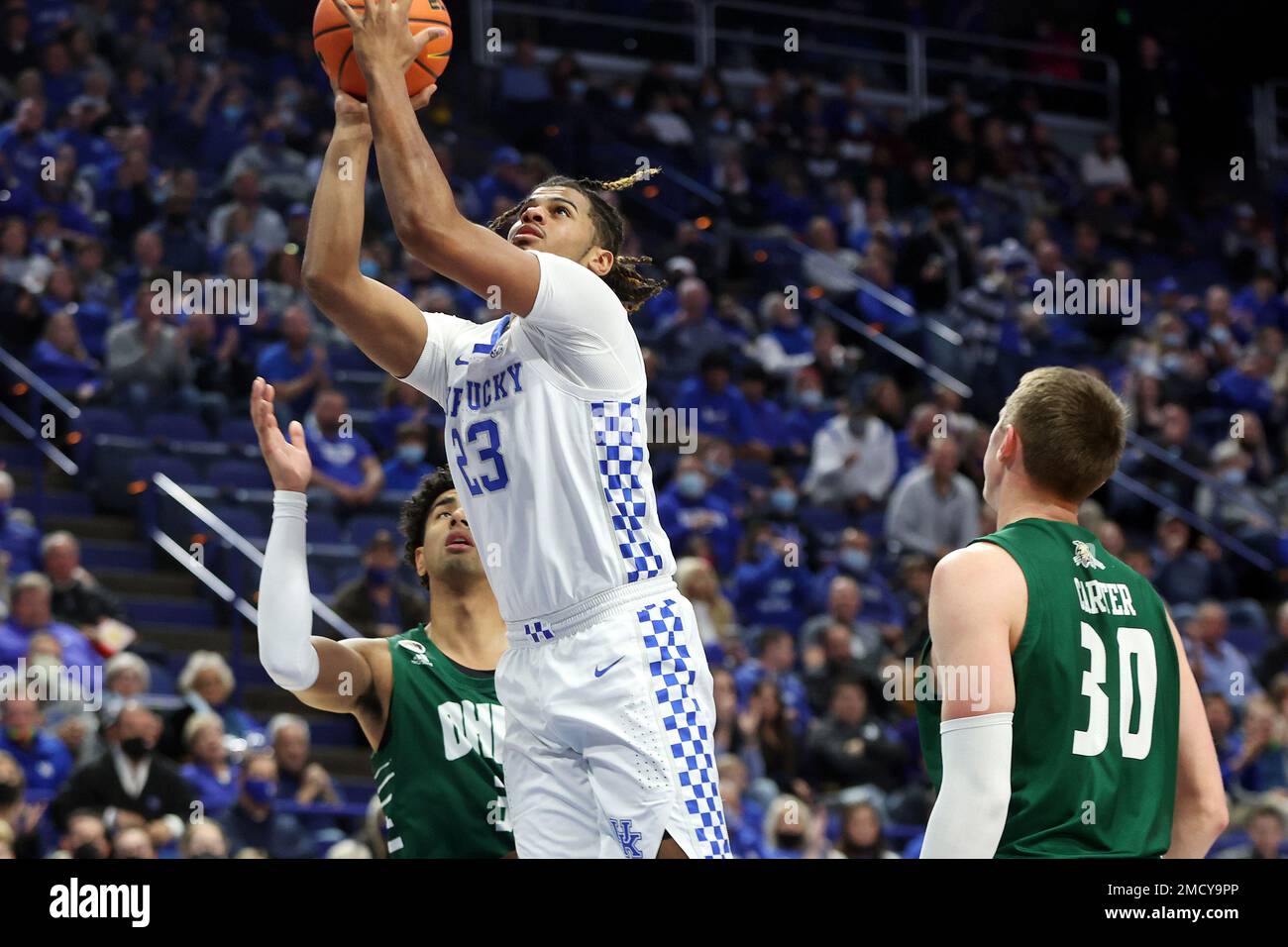 Kentucky's Bryce Hopkins (23) shoots between Ohio's Jason Carter (30 ...