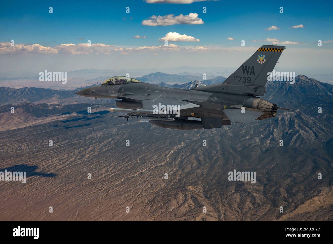 Un faucon de combat F-16 piloté par le capitaine Tim “REEF” Joubert ...