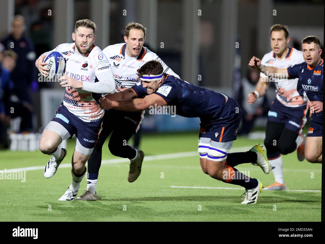 Elliot Daly de Saracens traverse le match de la coupe des champions Heineken au STADE DAM Health ...