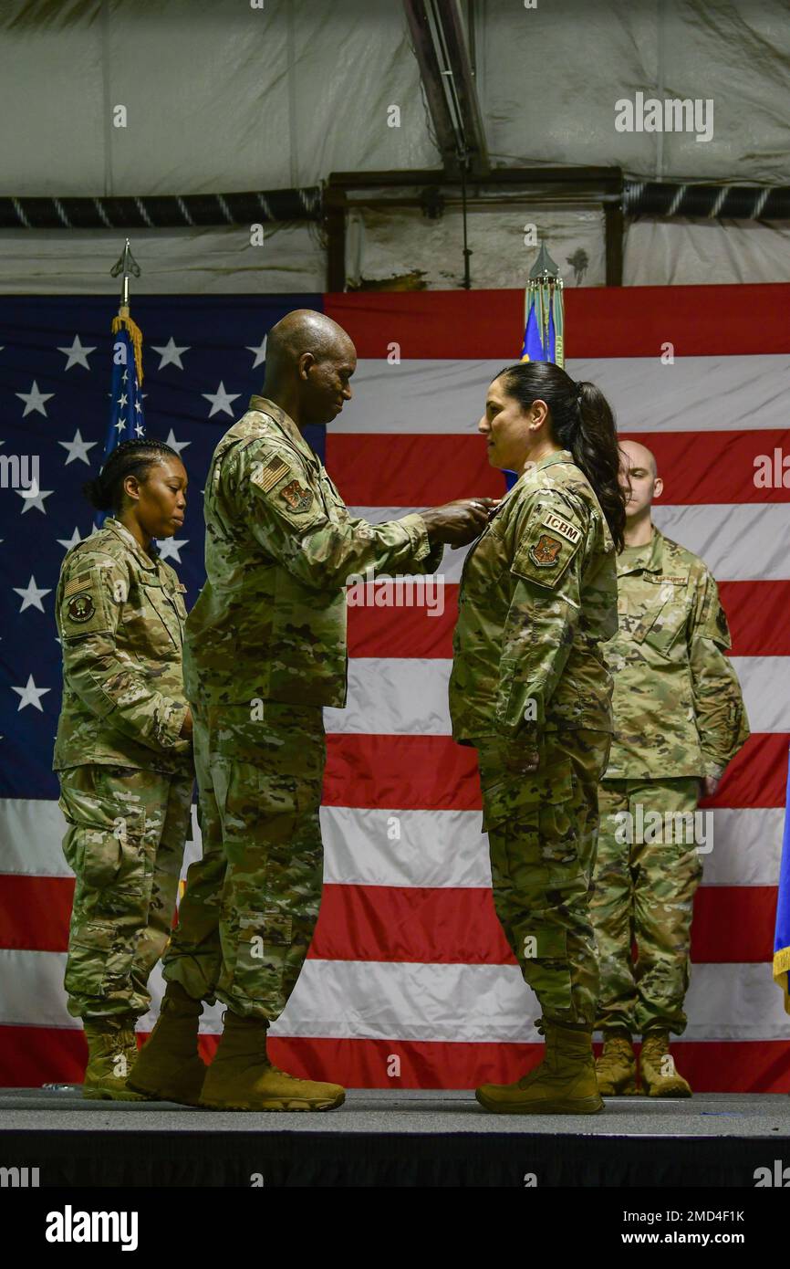 Le colonel Kenneth McGhee, commandant de l'escadre des missiles 91st ...