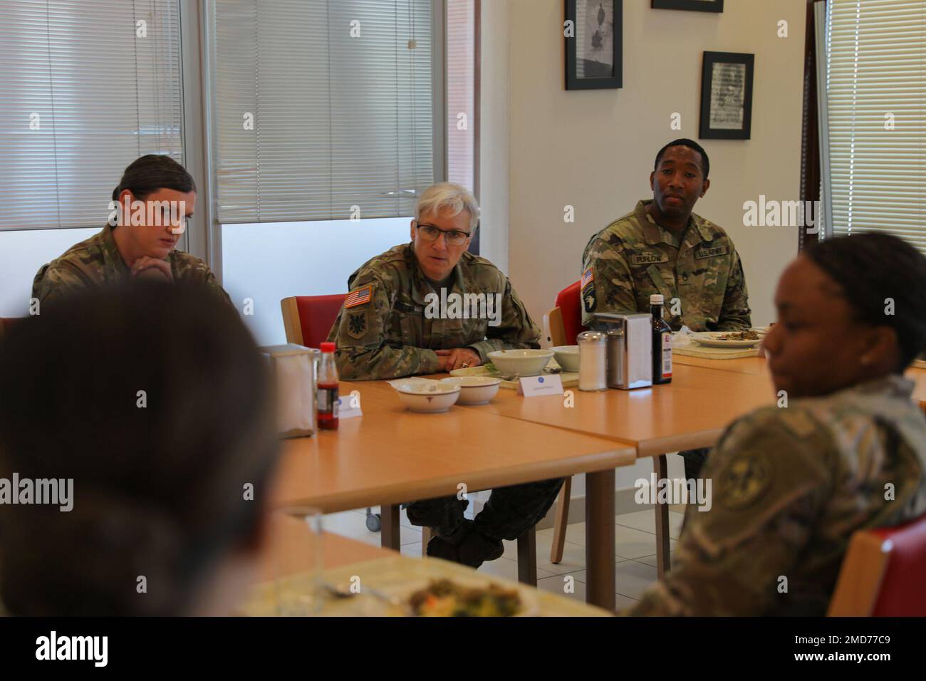 Le lieutenant-général Laura A. Potter a déjeuné au restaurant Caserma ...