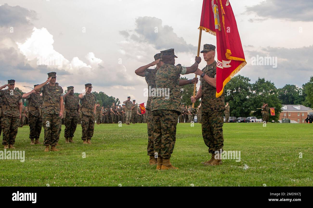 ÉTATS-UNIS Le colonel Joel F. Schmidt, commandant sortant de l’École de ...