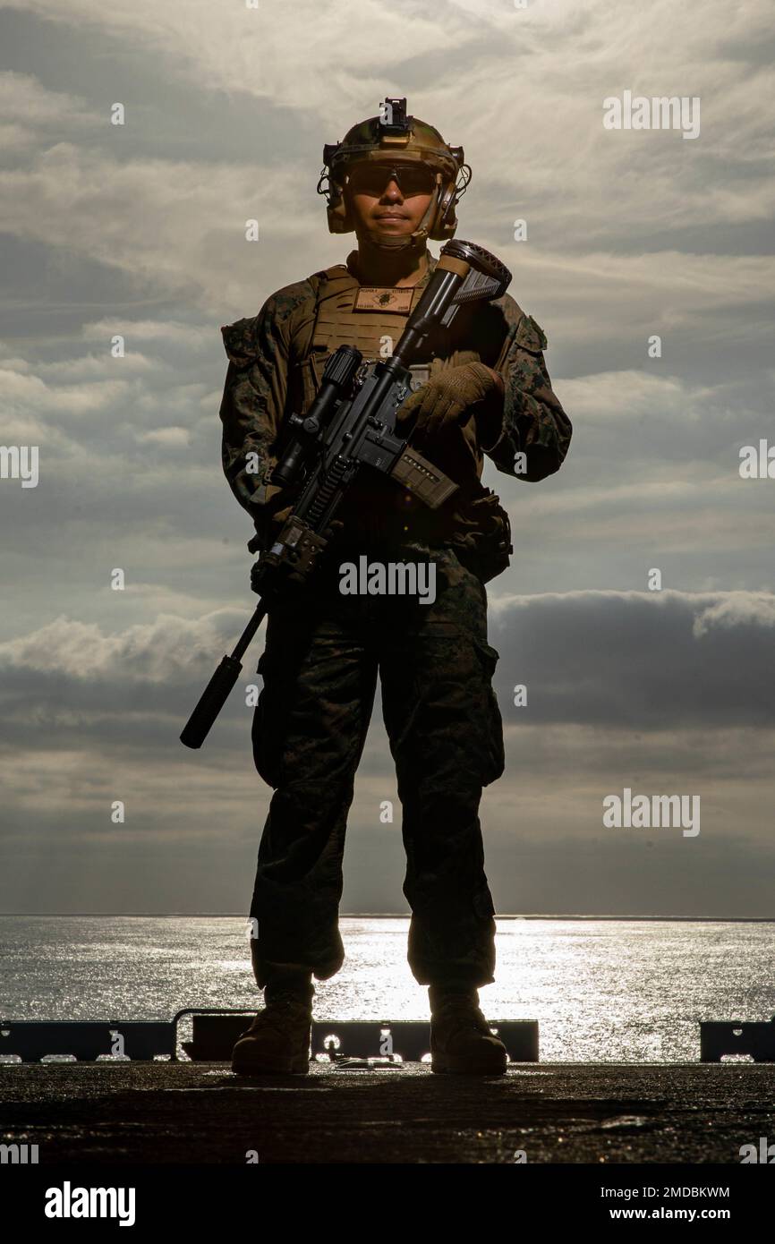 ÉTATS-UNIS Le caporal Sam Velasco, un rifleman de la Compagnie de golf ...