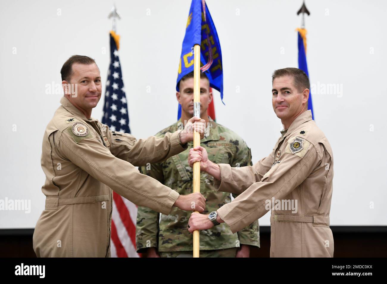 Le colonel Jordan G. Grant, ancien commandant du centre de guerre ...