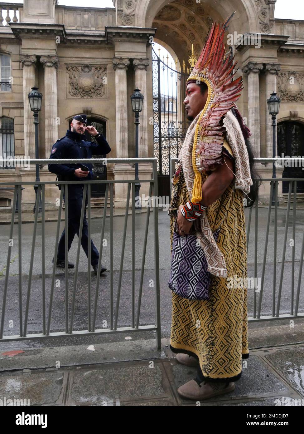 Ninawa Inu Huni kui stands in front of the Elysee Palace after he ...